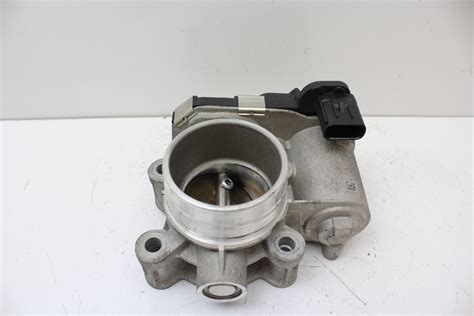 18 19 Chevrolet Equinox 12671379 Throttle Body Valve Assembly Oem