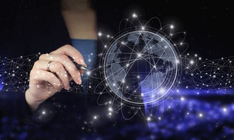 추상적인 세계 네트워크 연결 인터넷 및 글로벌 연결 개념 디지털 그래픽 펜을 들고 디지털 홀로그램 세계 지구 지도 도시 어두운 에 지구 기호를 그리기 손 다시 흐리게 가상