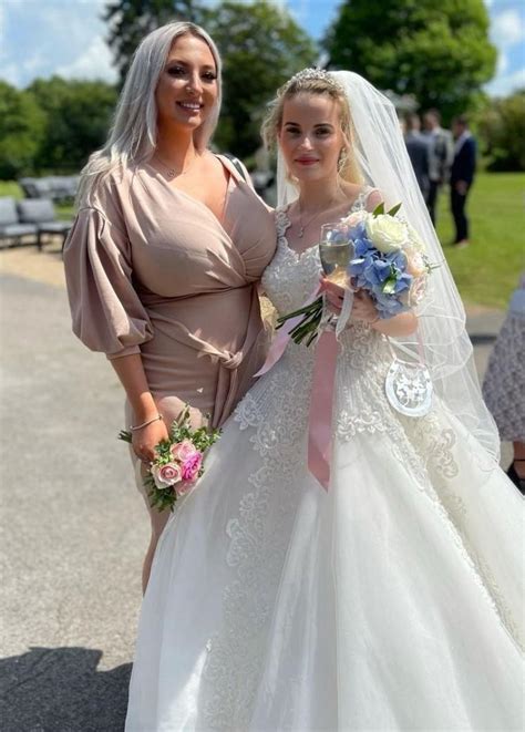 When The Maid Of Honor Steals The Bride S Spotlight R Busty Hide