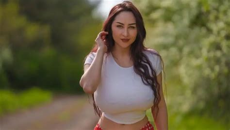 Louisa Khovanski Unveiling The Ukrainian Sensation S World Wikipedia Facebook Youtube