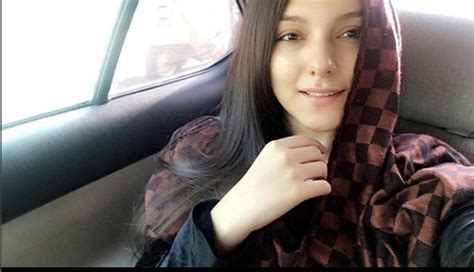 Classify Pakistani Tv Host