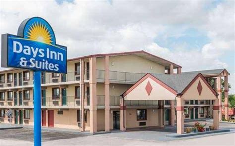 Ride Route 66 Budget Vs Luxury Accommodations
