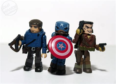 idle hands holiday geekbook 2011 avengers minimates