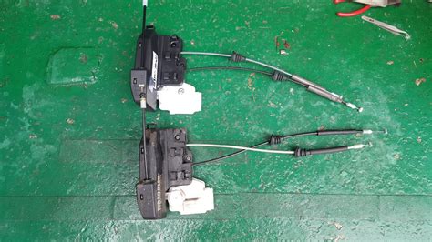 뉴 카렌스 자동차 앞쪽 문이 잠겨서 안에서와 밖에서 모두 열리지 않음자동차 문이 잠겨서 안 열림 자동차 도어록 고장 수리자동차 도어가 잠겨서 열리지 않음 블루텍 자동차정비