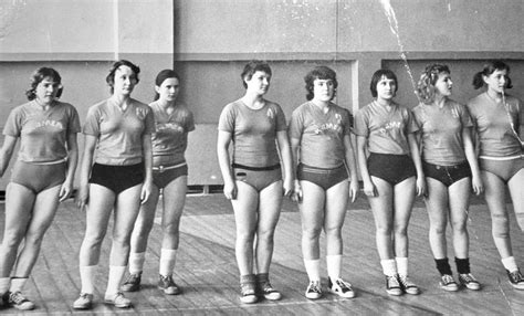 Pin Van Liene Bite Op Jeans Oren