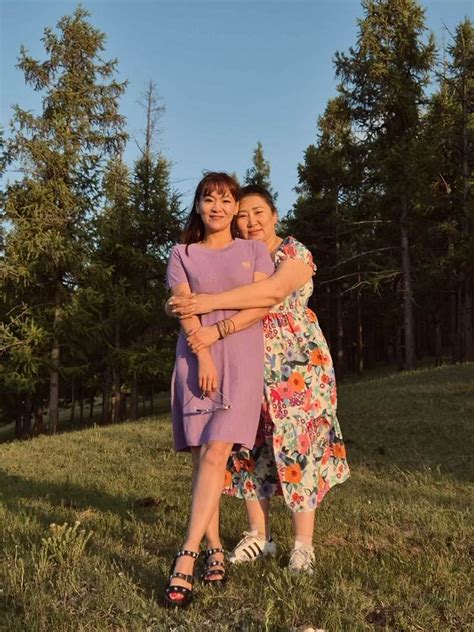 Ганцэцэг Энэ хүнийг С Болормаа гэнэ Өглөө бүр ангийнхан үсээ самнаагүйдээ хумсаа аваагүйдээ