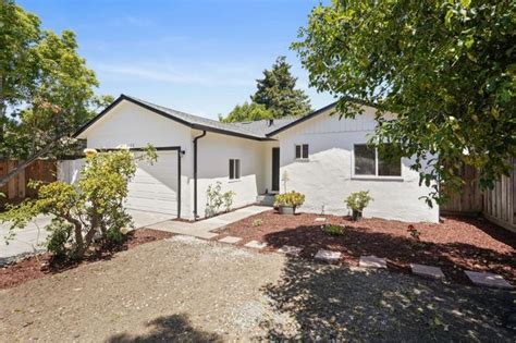 Maggie Guo Real Estate Agent Compass