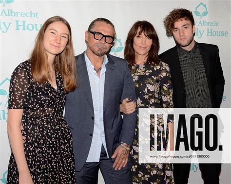 Katey Sagal Sarah Grace White