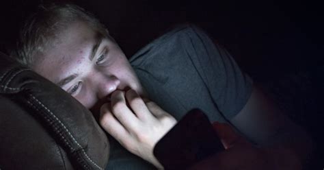 Trẻ xem phim sex có đáng lo ngại