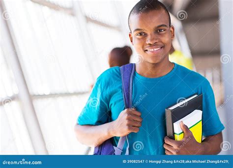 Studente Universitario Di Afro Immagine Stock Immagine Di Moderno