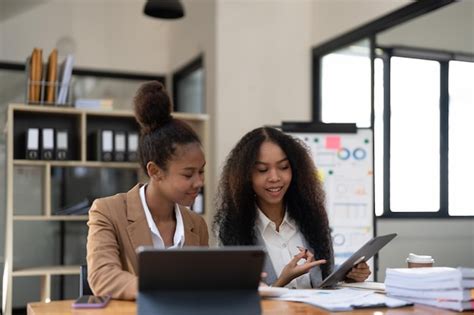 Premium Photo Diverse Coworkers Working Together In Boardroom Brainstorming Discussing And
