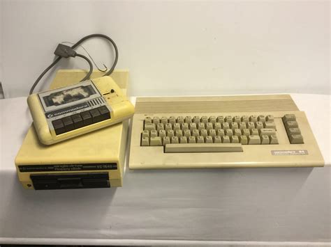 Commodore 64 M Datasette And Floppydisk 389 Genbrugsauktion