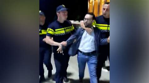 პარლამენტთან აქციაზე ადვოკატი შოთა თუთბერიძე დააკავეს