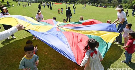 골프장 잔디밭서 게임해요