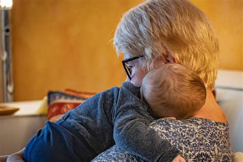 Oma Besucht Enkelin Im Krankenhaus Es Könnte Das Letzte Treffen Sein