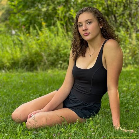 Celebridades Femeninas Oficial Olivia Mitchell Mas De Esta Belleza
