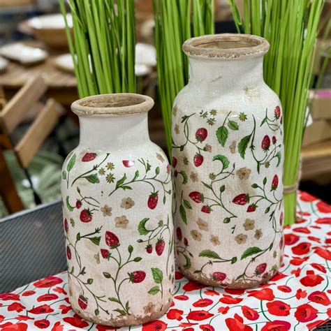 საწყობი ბიბი ️საყვავილე მარწყვის პრინტით ბრენდი ევროპული ზომა 14 26 სმ 99 00 ₾ ️საყვავილე