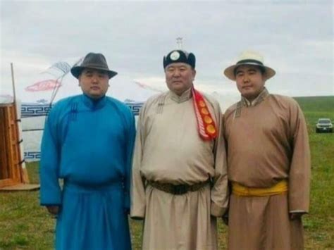 Г Батхүү агсны твиттер хаягийг хүү Б Ганхөлөг нь шилжүүлэн авчээ Isee Mn