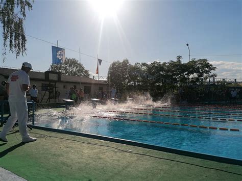 Пецаков Започна Летно државно првенство во пливање на Градскиот базен најискрените честитки на