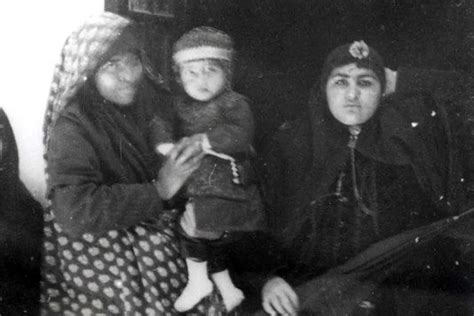 سفر به عصر قجر؛ زنان ناصرالدین شاه برای دوربین ژست می‌گیرند عکس