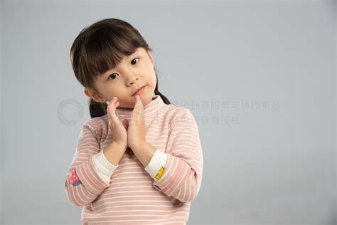 长发高清图片 可爱的小女孩写作业2271 人像图片免费下载 格式 4000像素 编号67611666 千图网