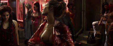 Nackte Kaitlyn Leeb In Total Recall