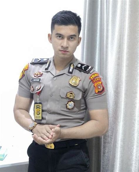 Tampan Bak Model Intip Sosok Bripda Mustakim Polisi Yang Viral Di