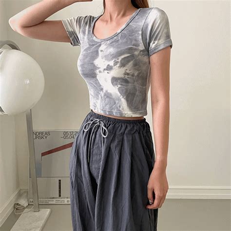 유니크 타이다이 물나염 라운드 크롭 슬림 반팔티 2color 에이블리