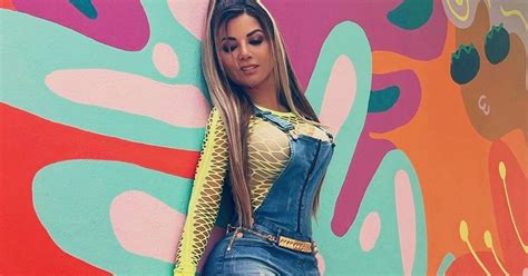 Chaleco de Aleida Núñez cautiva con su separación al frente