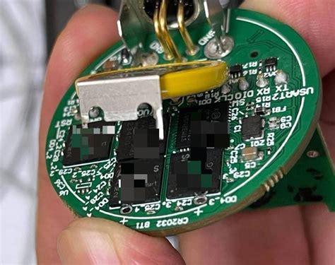 智慧晶片股份有限公司 的ai Ic完成了 For 邊緣運算用， 智慧尿布 智慧製造 智慧監控 智慧美顏 智慧運動 都有絕佳的表現 低功耗 高速度 陳靖騰