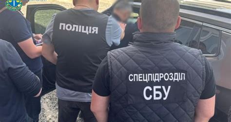 На Хмельниччині посадовець селищної ради вимагав 8000 доларів за виділення землі Читайте на Ukr Net