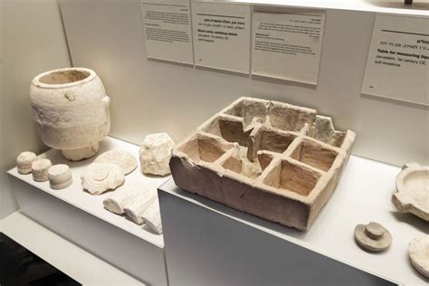 Rare Second Temple Period Stone Box Unveiled In Israel Museum I24news