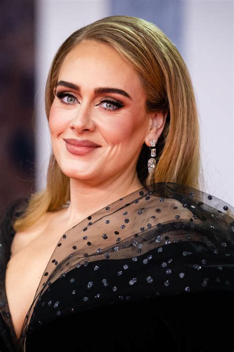 Adele Fácil Adele Neues Foto Zeigt Sie In Traumrobe Und Mit