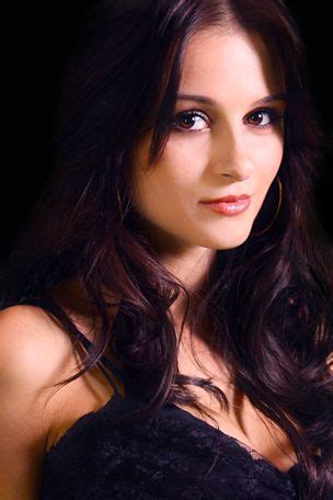 Hot Sexy Melanie Papalia Bikini Pics