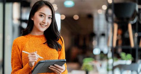 How To Calculate Customer Lifetime Value With 2 Examples