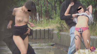 無防備な女子の衣服を剥ぎ取る強制全裸の襲撃ドッキリ敢行 盗撮動画アンダーワールド