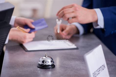 酒店前台的接待铃高清图片下载 正版图片506430888 摄图网