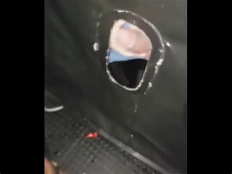 Esposa De Corno Na Cabine De Swing Dando Pela Primeira Vez Dando Pra Comedor Dotado XNXX COM