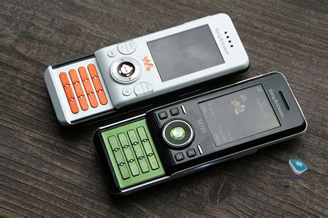 Mobile-review.com Review of GSM-handset Sony Ericsson W580i