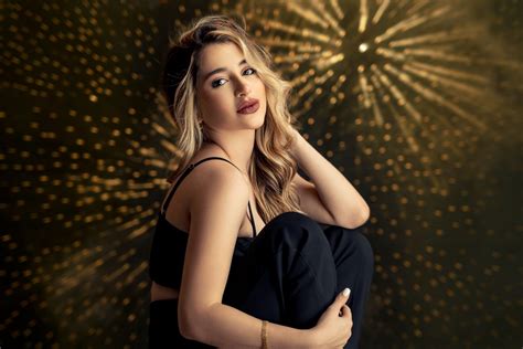 Elizabeth Barich Celebra Un Año De éxitos En El ámbito Digital