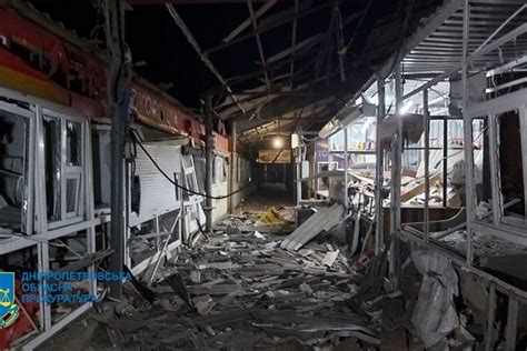 Одна людина загинула і 11 поранено наслідки обстрілів Нікополя і Зеленодольська за добу