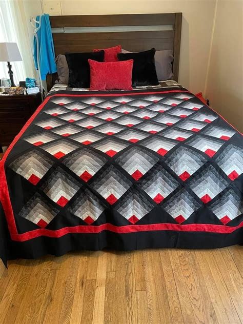 Easy Quilts 10 Stunning Quilt Square Patterns Red And Black Tie