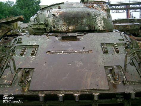1 - Т-80 прошедший модернизацию по бронированию до уровня Т-80Б.