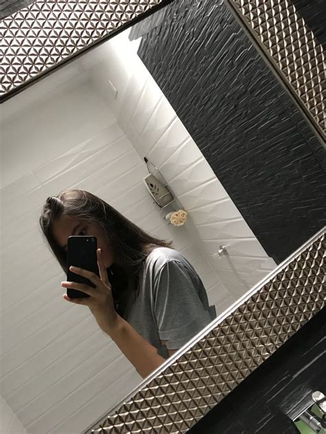 𝑃ℎ𝑜𝑡𝑜 𝑐𝑙𝑎𝑠𝑠𝑖𝑐 𝑓𝑟𝑜𝑚 𝑚𝑖𝑟𝑟𝑜𝑟 𓆉 Mirror Selfie Photo Short Hair Styles