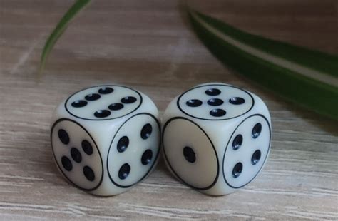 Зары зарики кубики для нард 9 5мм 250грн за 1шт 250 грн Настільні ігри Угринів на Olx