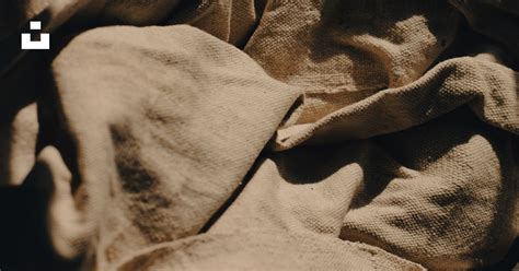 침대에 담요를 덮고 있다 사진 Unsplash의 무료 텍스처 이미지