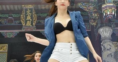 Mặc Sexy Thi Nhảy Hiphop Trước đền Khổng Tử Báo Dân Trí