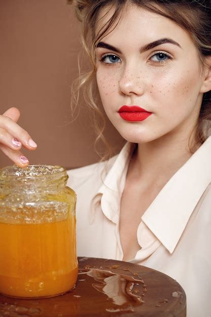 Page 2 94000 Honey Models Pictures