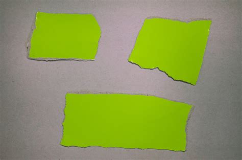 메시지에 대 한 공간으로 찢어진된 종이입니다 종이 빈 공간에 구멍 0명에 대한 스톡 사진 및 기타 이미지 0명 거친 공란