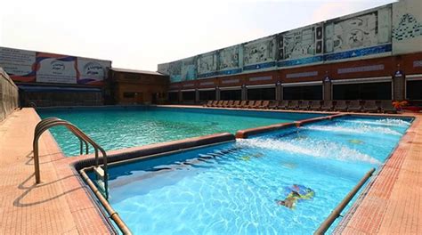 استخرهای روباز تهران؛ تجربه ای متفاوت و هیجان انگیز از شنا